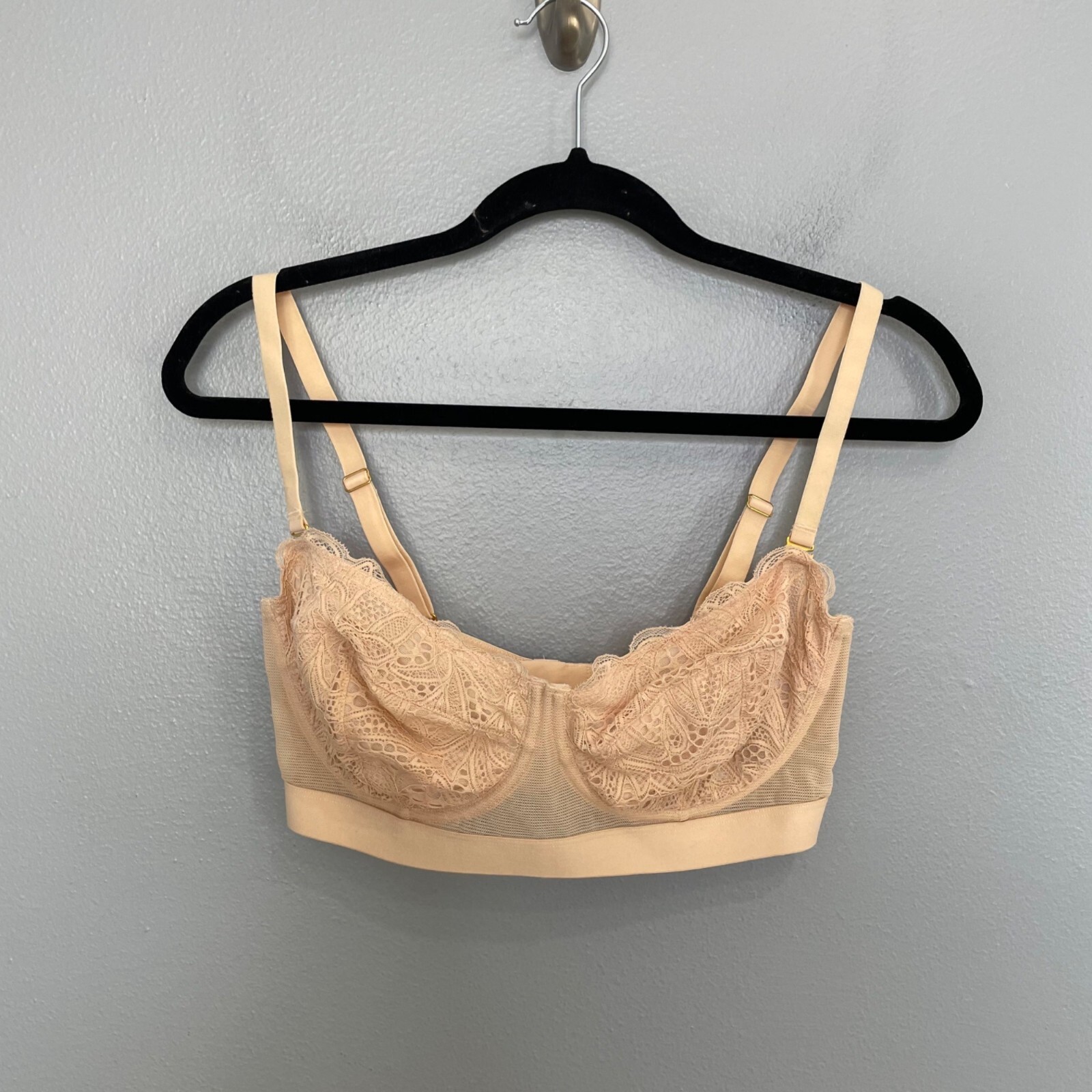 LIVELY cream/nude lace convertible bra size 36DD Wome… - Gem