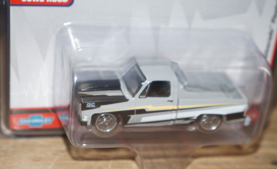 1983 CHEVY SILVERADO TRUCK SQUAREBODY C10 1/64 DIECAST MODEL AUTO WORLD ...