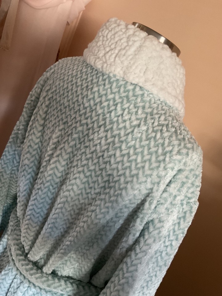 SAKS FIFTH AVE. WOMEN'S BTK PLUSH ROBE NO SIZE LABEL AQUA & WHITE ...