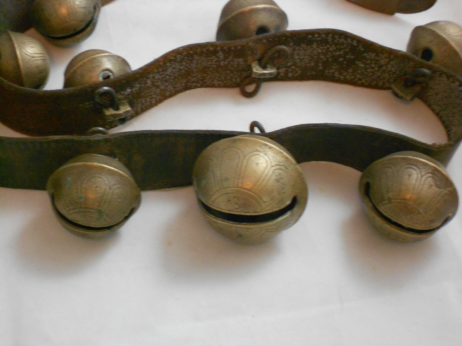 Antique Sleigh Bells 13 Brass Petal Embossed Bells Beautiful Holiday ...