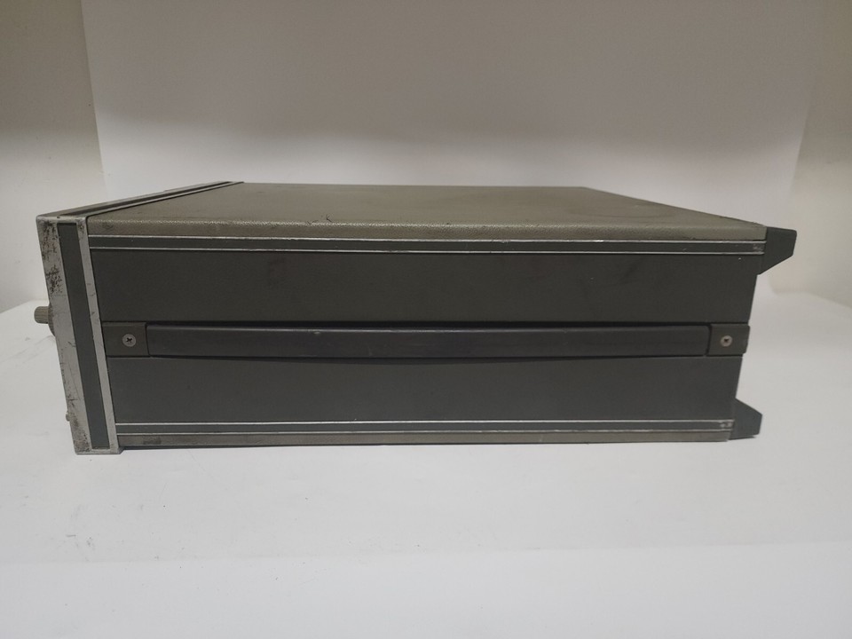 Hewlett-Packard HP 8565A Spectrum Analyzer 10 MHz to 22 GHz ~ Power On ...