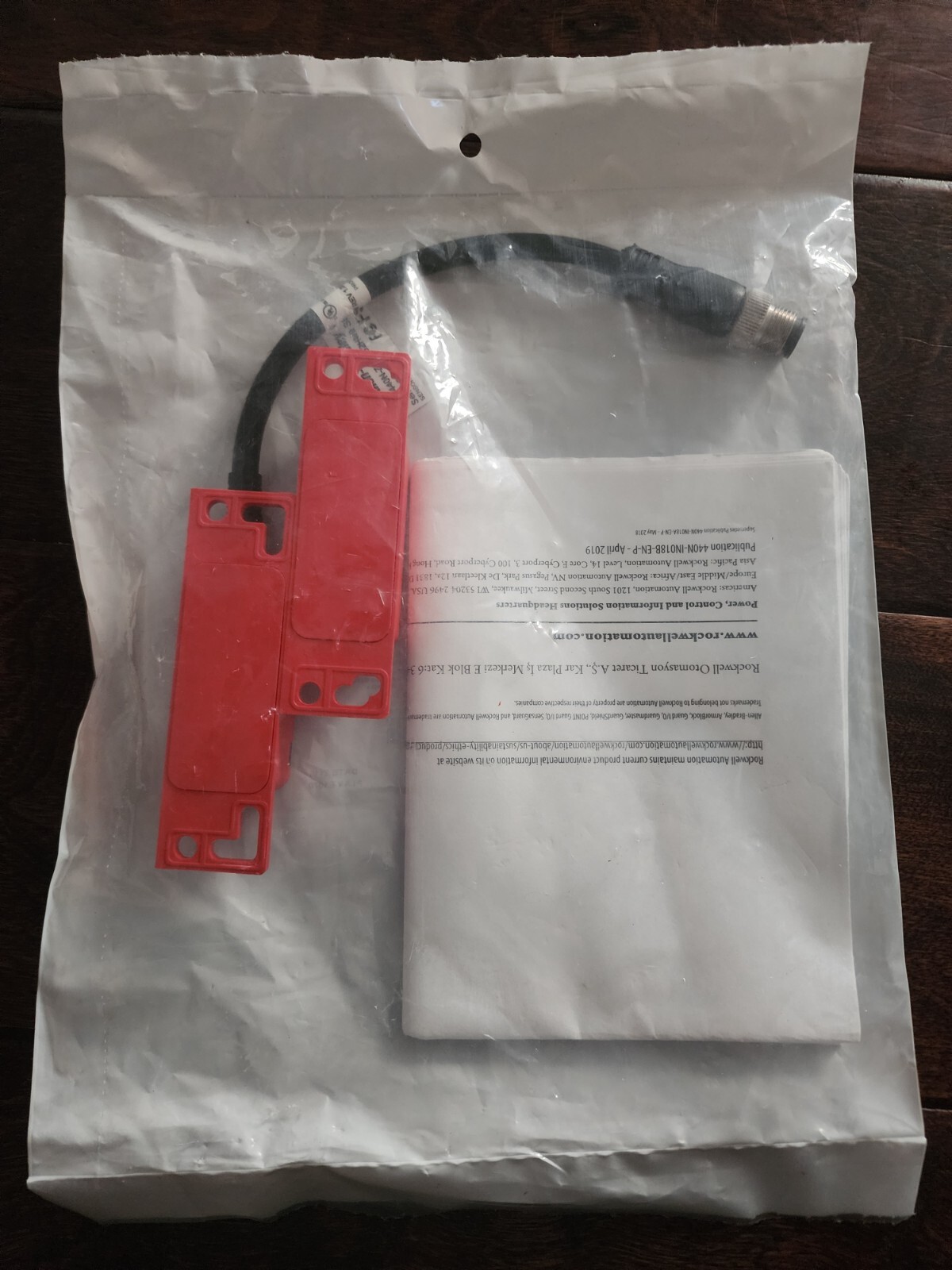 Allen-Bradley SensaGuard Safety Switch - Red (S440N-Z21SS2HN9) for sale ...