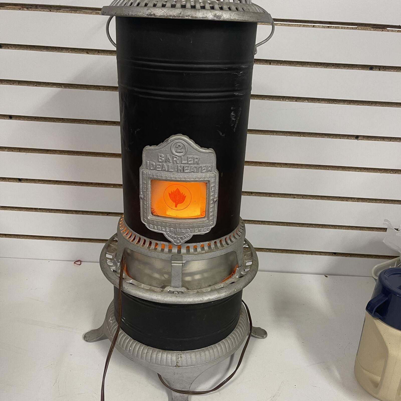Antique Cast Iron No 2 BARLER (Ideal) HEATER CO kerosene Heater Accent ...