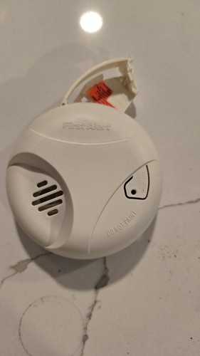 USED First Alert SA303 9V Battery Operated Ionization Sensor Smoke ...
