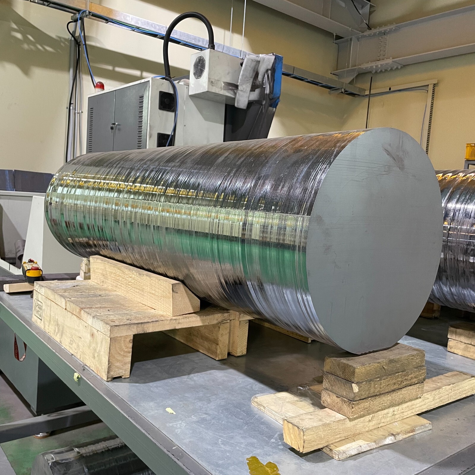 Large Diameter Silicon Ingot ( Diameter: 375-385mm / Resistivity: 0.02 ...