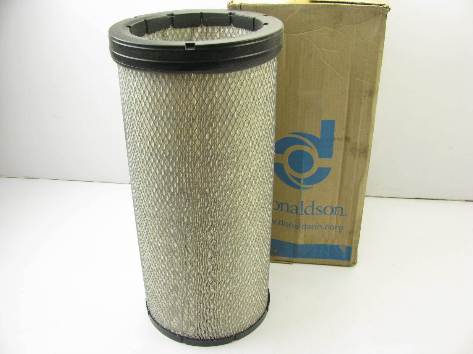 FLEETGUARD AF26208 - Air filter cross reference
