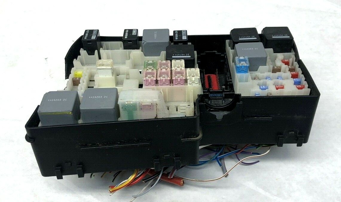 2014 Ford Focus Fusebox Relay Module OEM AV6T-14A067-AD | eBay