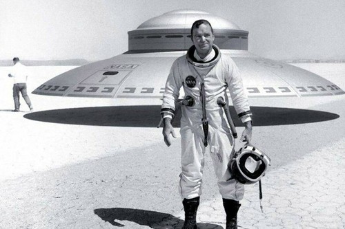 Vintage UFO NASA Photo 2683 Oddleys Strange & Bizarre | eBay