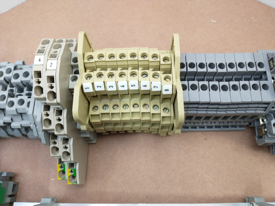 LOT #A ASSORTED 35mm DIN Rail Terminals Ground Bar Motor Terminal Block ...