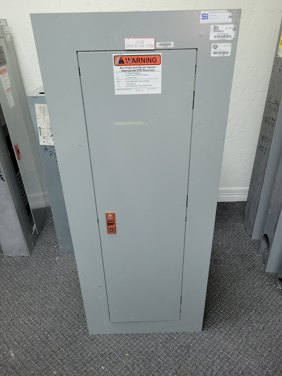 General Electric AQF3422MTX 225 Amp 3 Phase 4 Wire 208/120 volt MLO ...