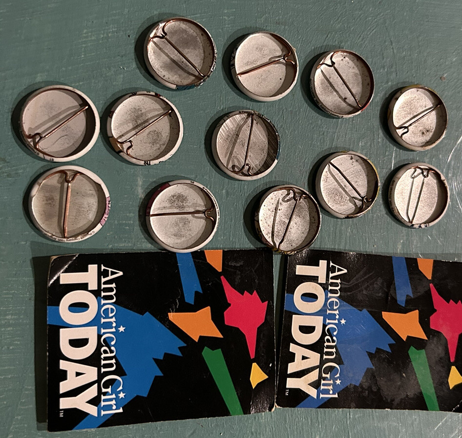 AMERICAN GIRL COLLECTOR GRIN PINS PIN BACKS Lot of 10 PINS Plus GRIN ...