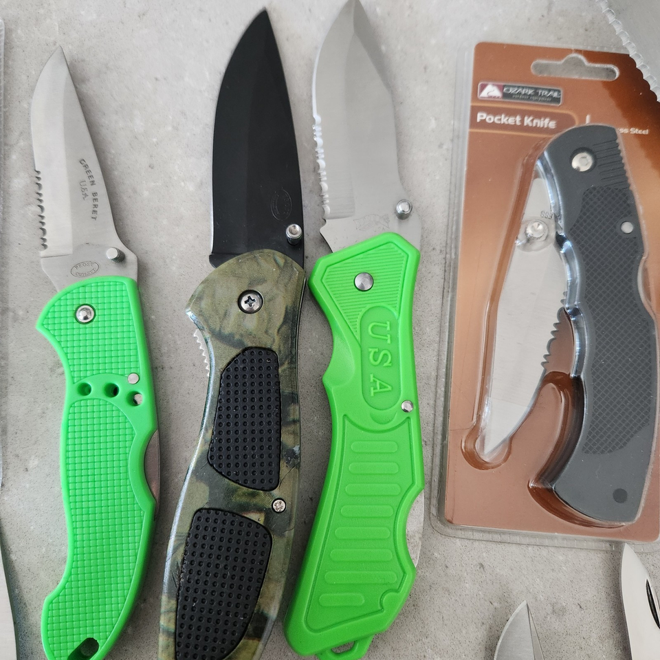 Mixed Lot of Knives - Pocket, Folding, Multi Tool, Swiss Army, some ...
