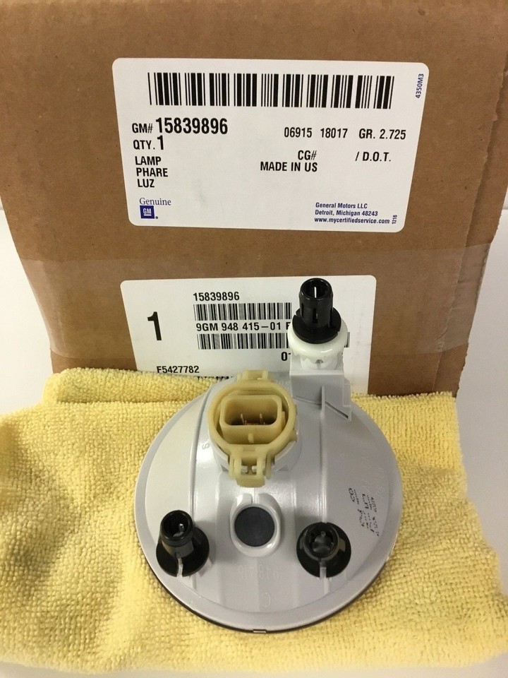 NEW OEM GM Fog Light 15839896 Chevrolet GMC FACTORY | eBay