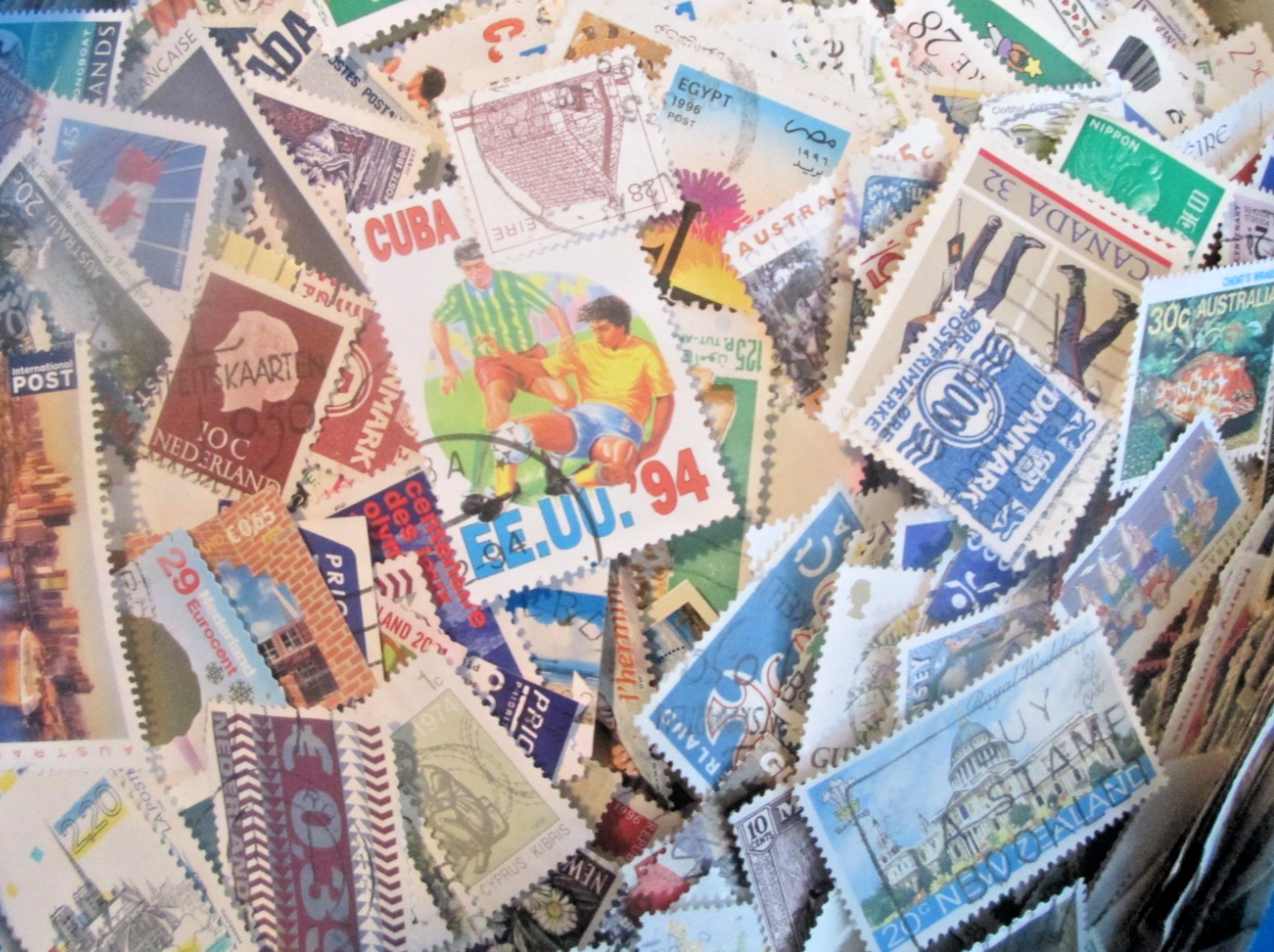 1000 Unsorted Worldwide (No GB) all Off Paper Stamps with FREE POST UK ...