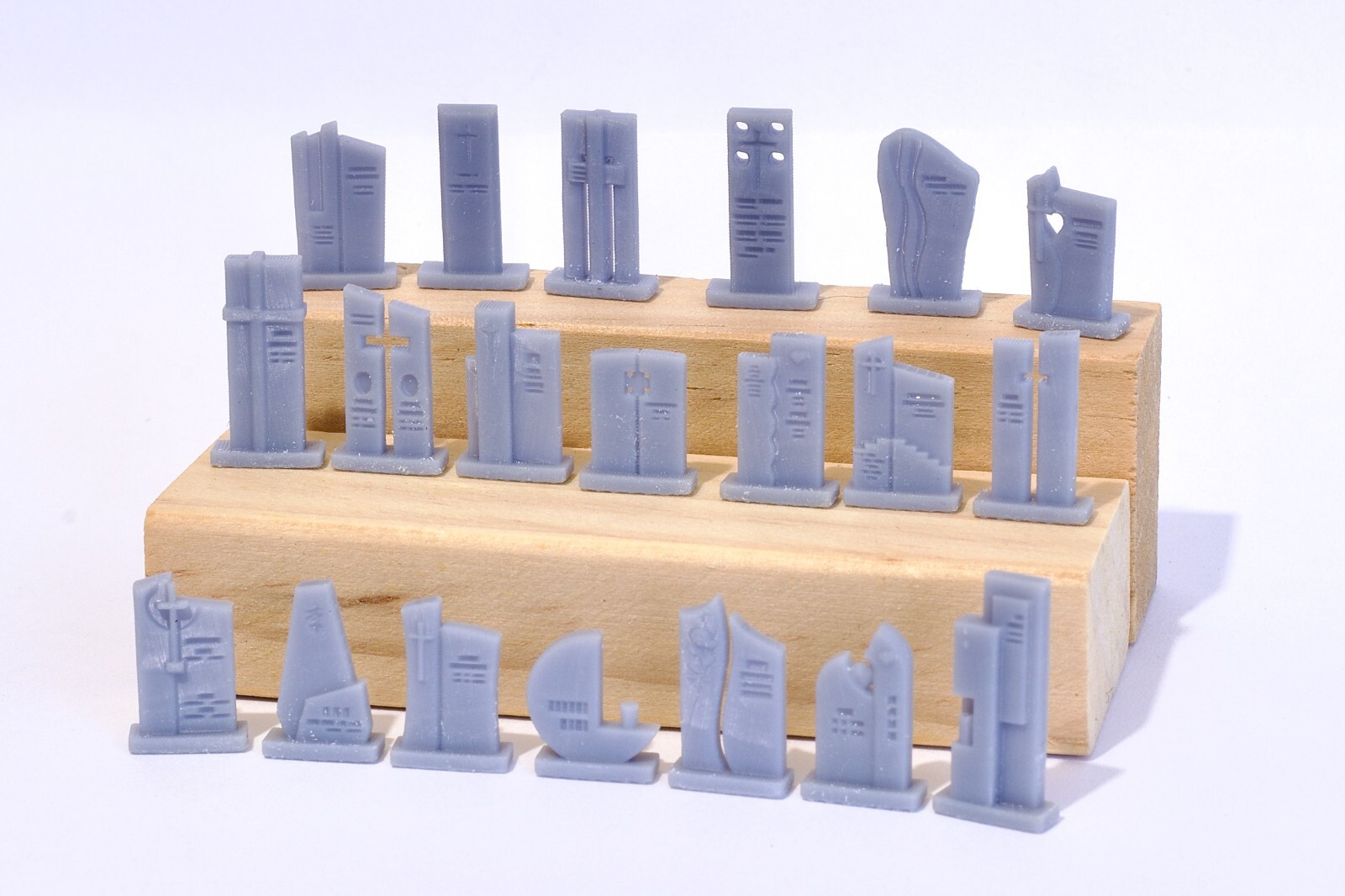 20x Mixed Modern Gravestones Monuments OO GAUGE 1:76 Model Railway ...
