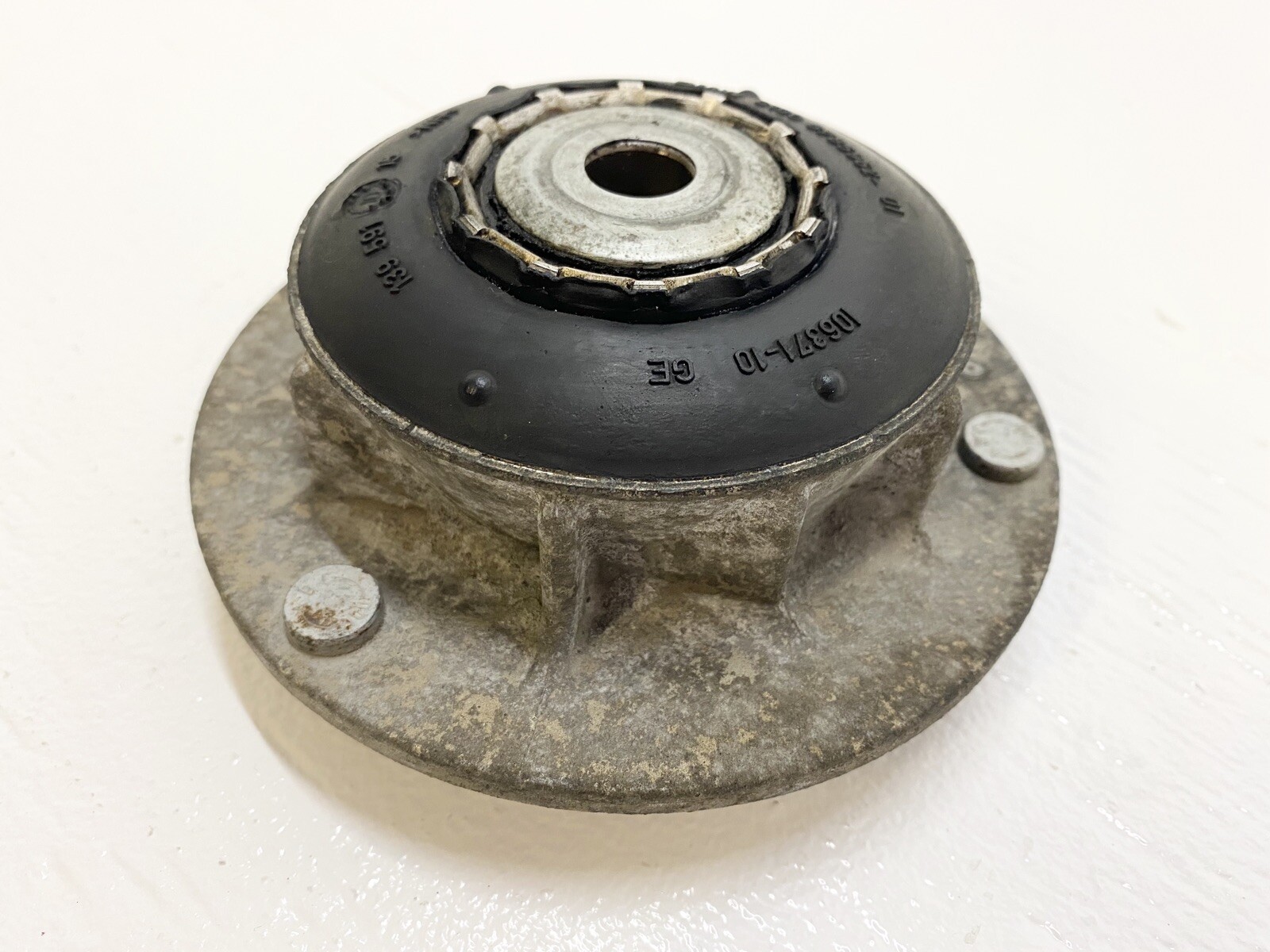 09-16 Genuine OEM BMW E90 335i xDrive Strut Mount Guide Support ...