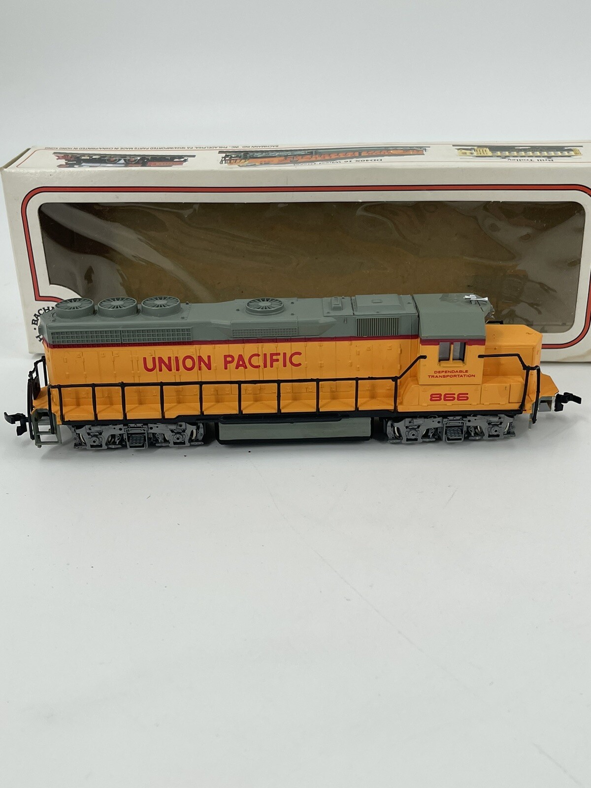 BACHMANN HO scale 63501 UNION PACIFIC #866 EMD GP-40 DIESEL LOCOMOTIVE ...