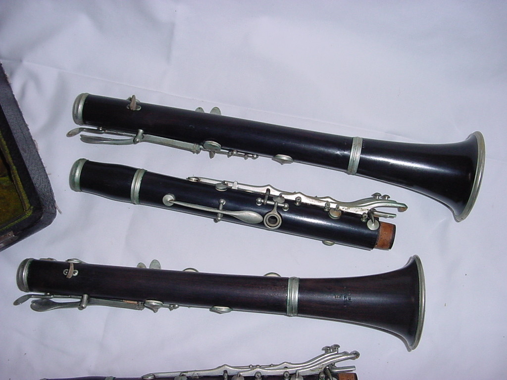 PAIR ANTIQUE A ROBERTS CLARINETS PARIS FRANCE 440 A LP/ 440b? HARRY E ...