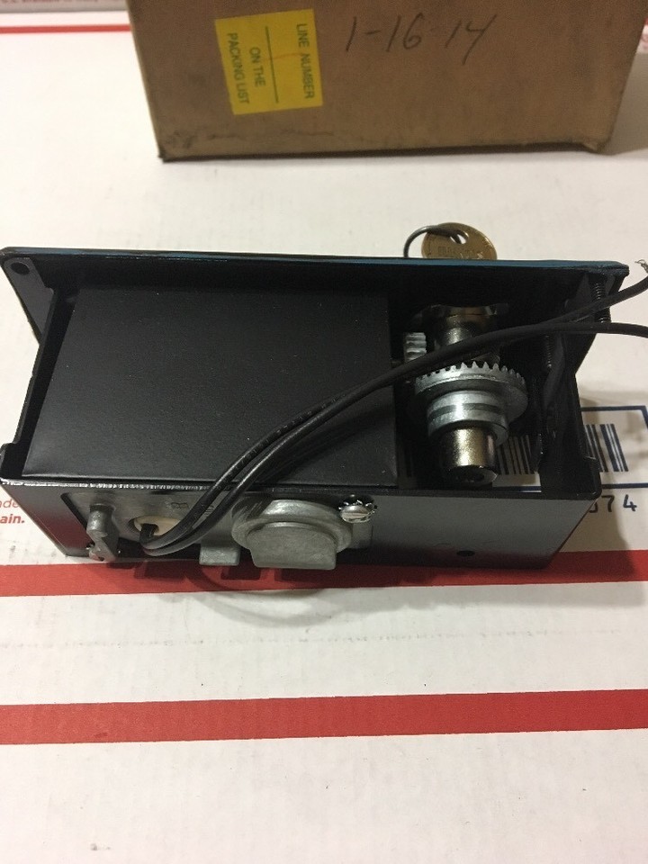 REDINGTON COUNTERS INC. P32-1026 PANEL MOUNT ELECTRIC COUNTER P321026 # ...