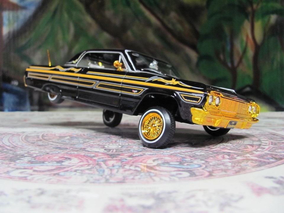 1/24 Maisto 64 Chevy Impala SS Lowrider 1 Of A Kind Car With Gold ...