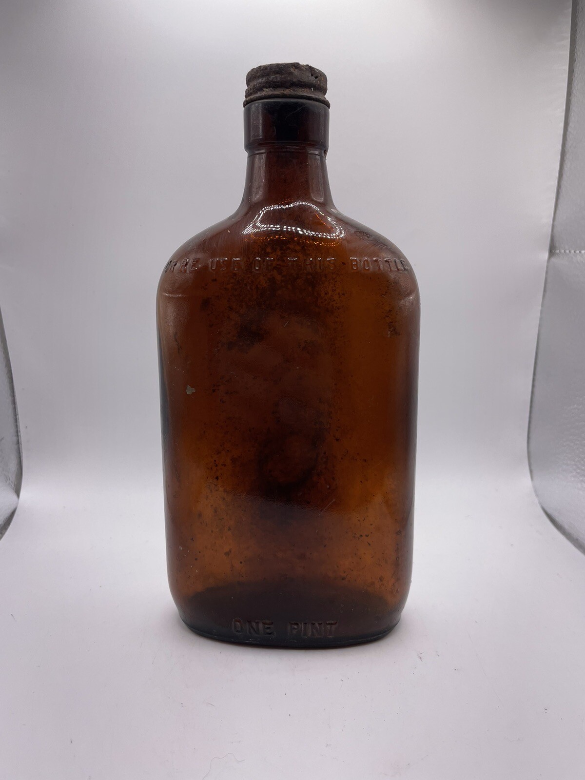 VINTAGE ONE PINT BROWN FEDERAL LAW FORBIDS SALE OR REUSE OF THIS BOTTLE ...