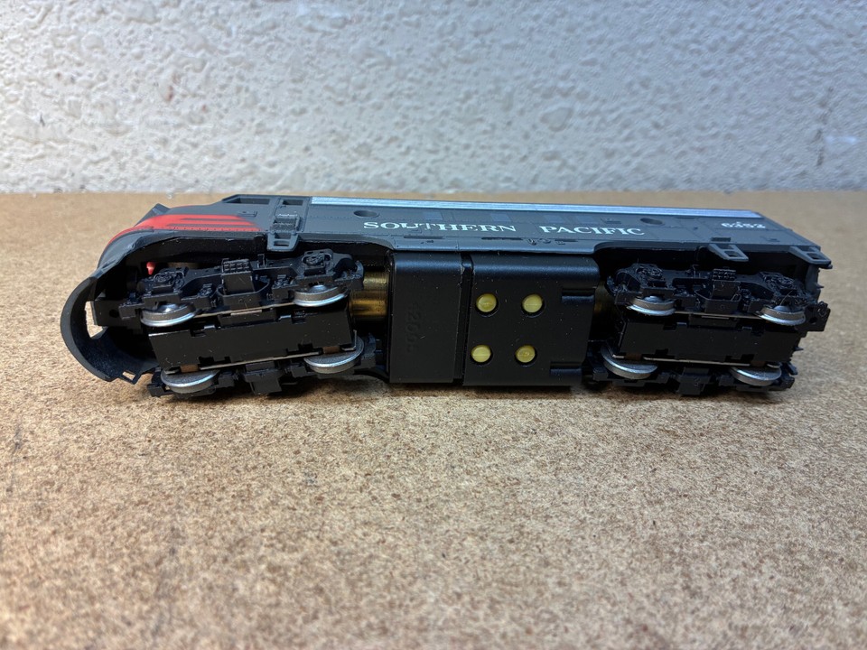 Athearn HO Scale Powered Southern Pacific Super Power F7A Unit w/Brass ...