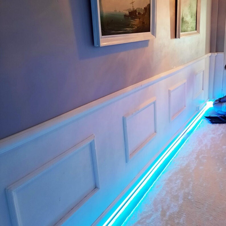 Baseboard Molding with Led Duct, White Baseboard, Bathroom ...