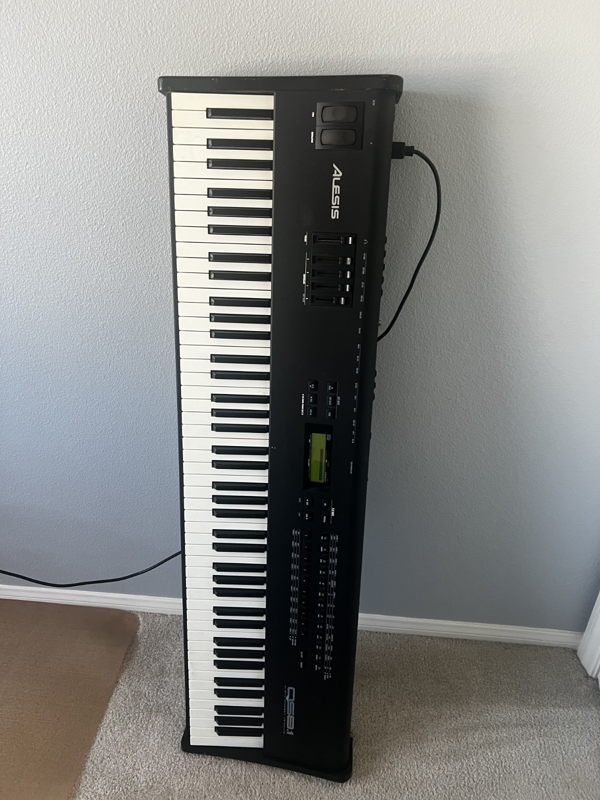 ALESIS QS8.1 64 Voice Master Controller /88 Key Synthesizer Keyboard ...