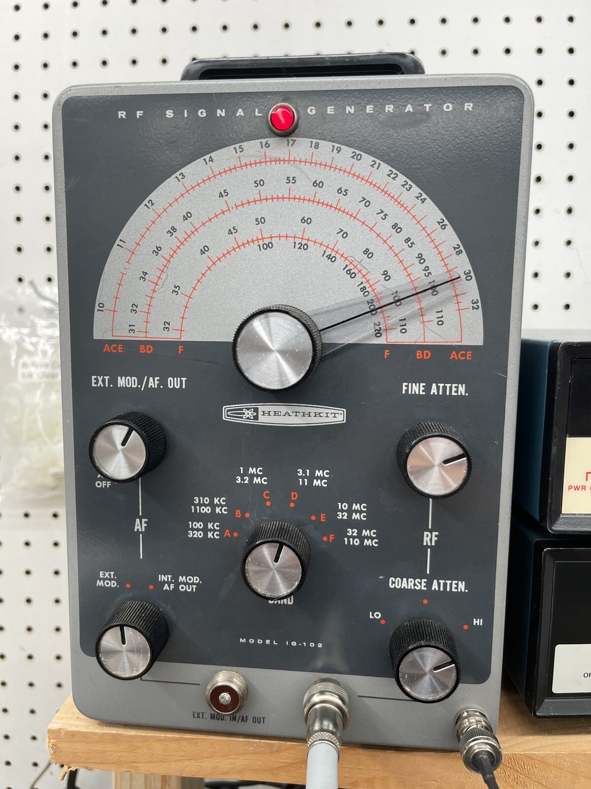 Heathkit IG102 RF Signal Generator - Gray | eBay