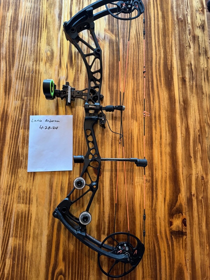 Bowtech revolt xl black 70# good condition 28.5 inch draw length | eBay