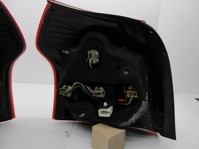 JDM TOYOTA NZE121 COROLLA RUNX Tail lights pair SET 81550-13550/81560 ...