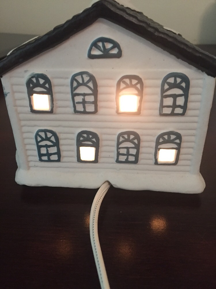 HAND PAINTED CERAMIC LIGHTED HOUSE CHURCH NIGHT LIGHT CORDED 7 IN.TALL ...