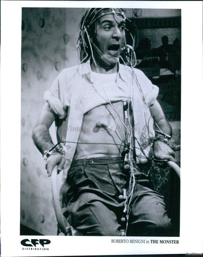 1994 Photo Roberto Benigni Starring In Mystery Comedy The Monster ...