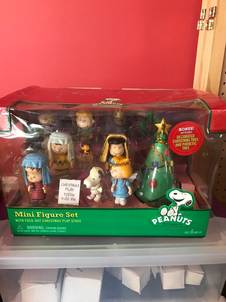 Peanuts Christmas Play Figure Set Nativity Decorated & Pathetic Tree ...