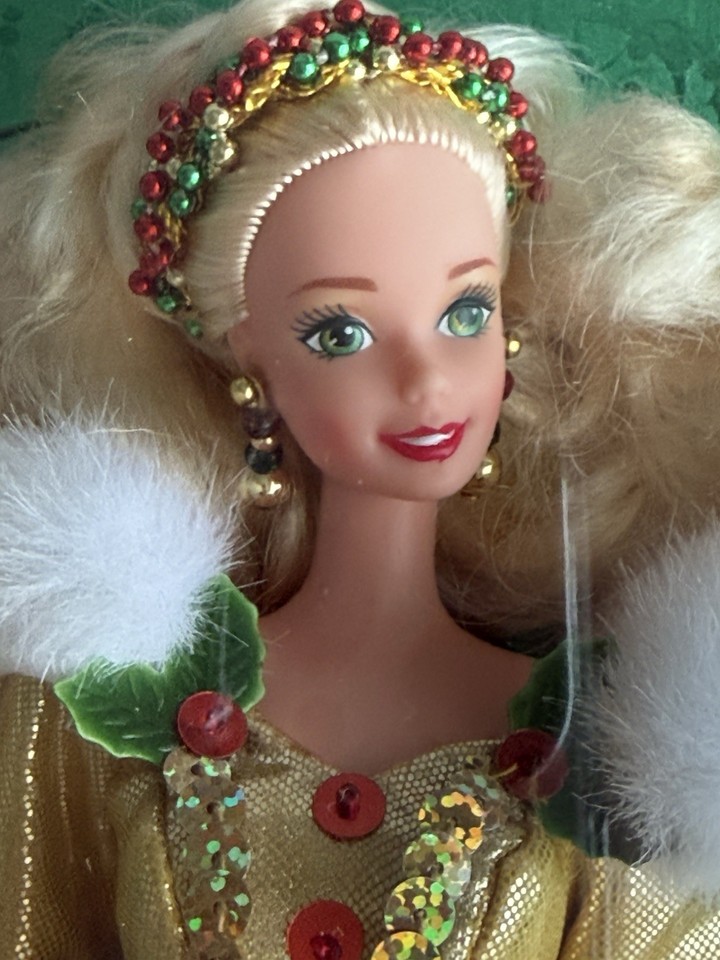 Mattel Eye Color Error Barbie Happy Holidays Winter's Eve Doll 1994 ...