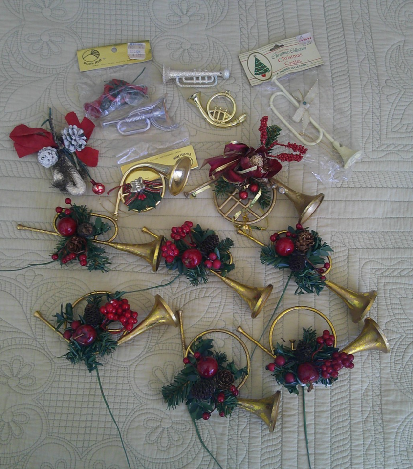 14 Plastic Musical Instrument Ornaments Decorated: French Horn,Trumpet ...