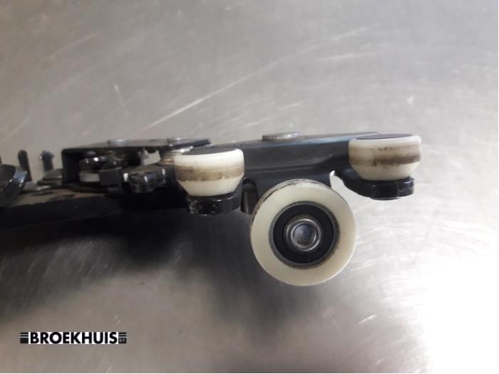 A4477600647 Rollenführung für Schiebetür MERCEDES-BENZ V-Klasse (W447 ...