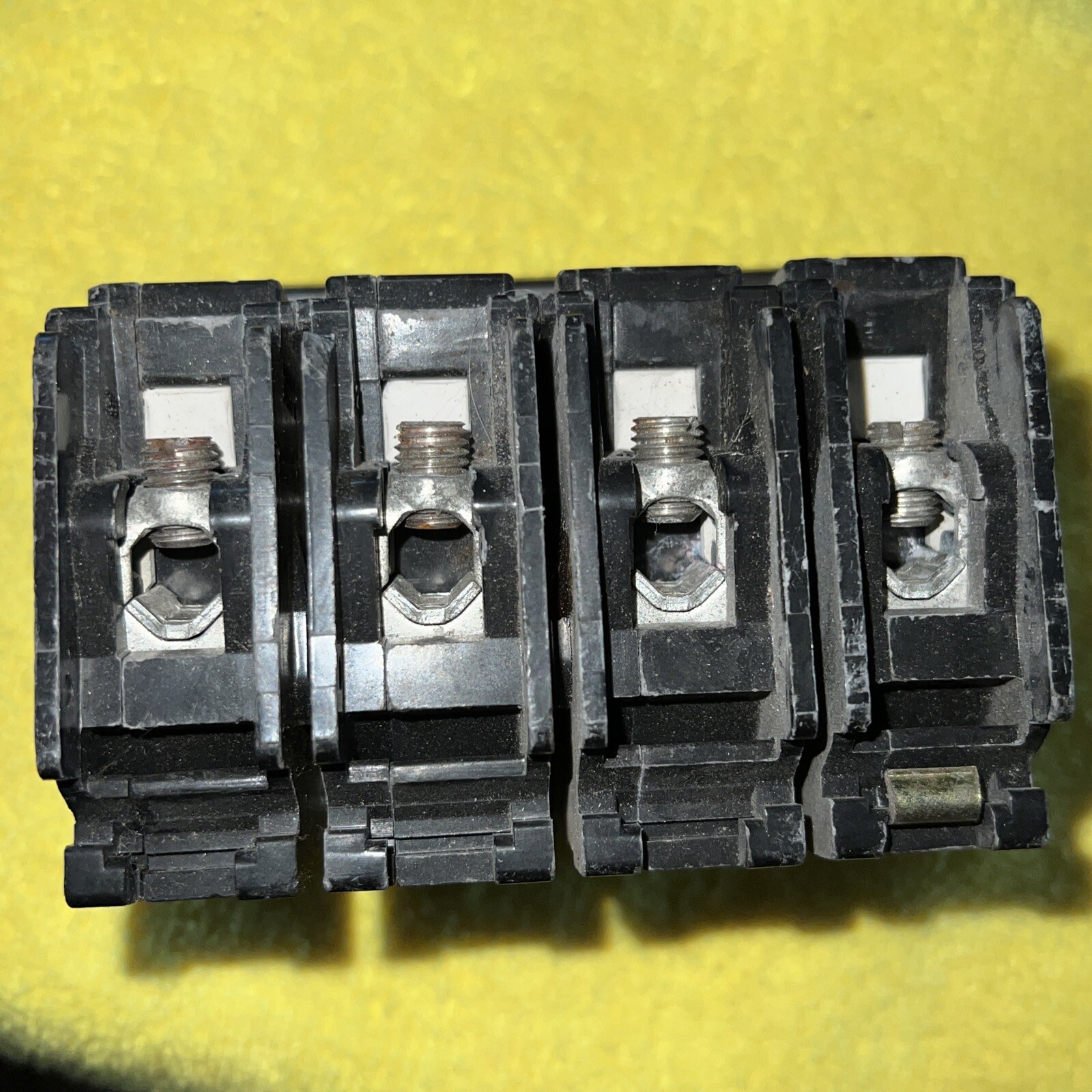 Used Genuine Siemens EQ9685 4 Pole 200 Amp Circuit Breaker 60Hz 120 ...