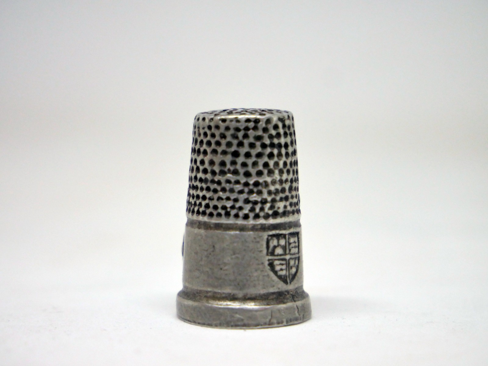 London Scene Thimble Pewter,Pewter thimble Tudor rose, coat of arms ...