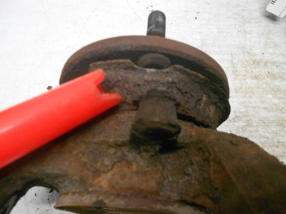 1998-2002 Toyota Corolla Driver Left Front Spindle Knuckle With Hub | OE