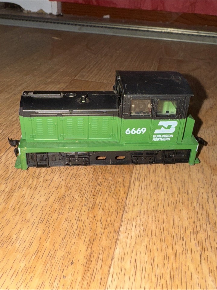 Model Power HO Scale Burlington Northern DDT Locomotive Engine 6669 ...