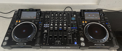 Pioneer CDJ 2000NXS2 Pair + DJM900NXS2, Nexus 2 set up, original boxes ...
