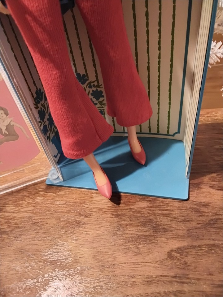 Vintage Ideal 1965 Pos'n Grown up Tammy Excellent in her Phone Booth, READ | eBay