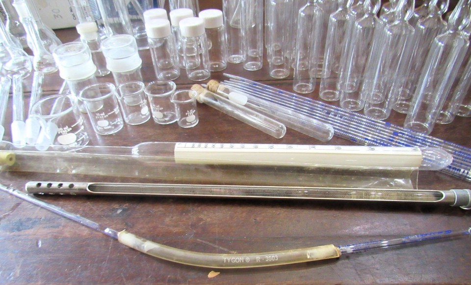 Pyrex Lab Glassware 114 pcs. lot - Cylinders, flasks, beakers ...