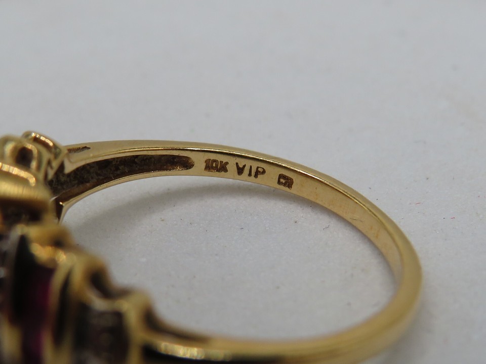 LOVELY 10k YELLOW GOLD RING w 7 LAB-CREATED RUBIES & 2 DIAMONDS - SIZE ...