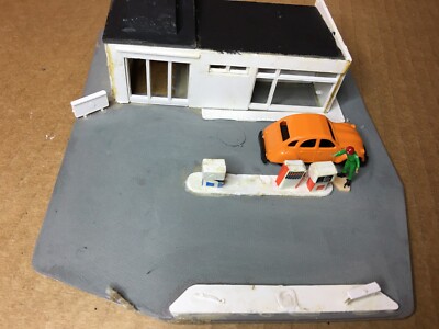 Reconditioned Exxon Gas Station with Car and Attendant HO Scale Trains ...