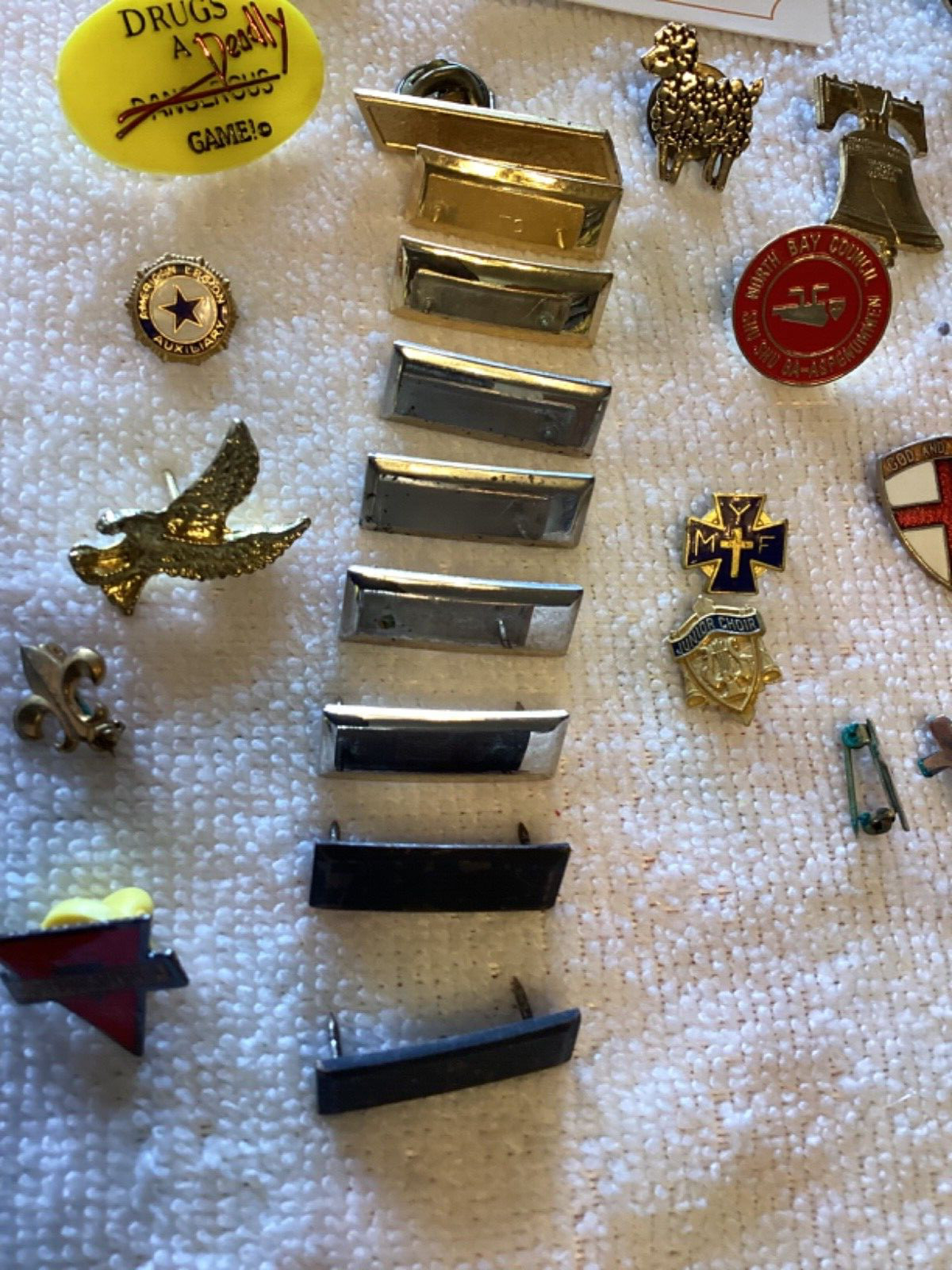 50 Miscellanious Pins, Badges, Rank insignia - Gem