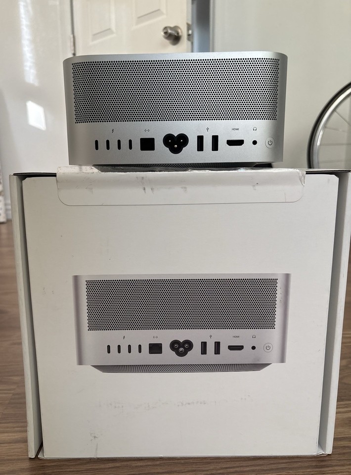 Apple Mac Studio (512GB SSD, M2 Max 12-Core, 32GB RAM) Gray ...