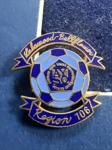 VTG SOCCER PIN PINBACK - LAKEWOOD BELLFLOWER AYSO REGION 106 | eBay