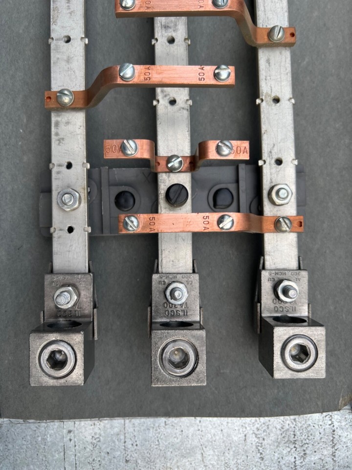 225 AMP MAIN LUG PANELBOARD 54 CIRCUIT 480V AC 3Ø 3W CUTLER HAMMER NFB ...